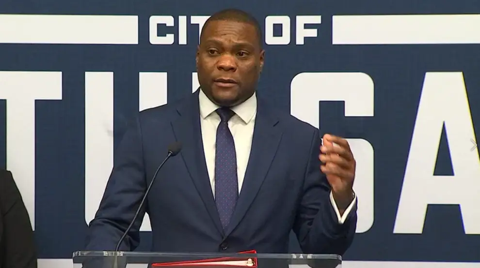 Tulsa mayor clarifies remarks on fatal Minneapolis ICE shooting - 102.3 ...