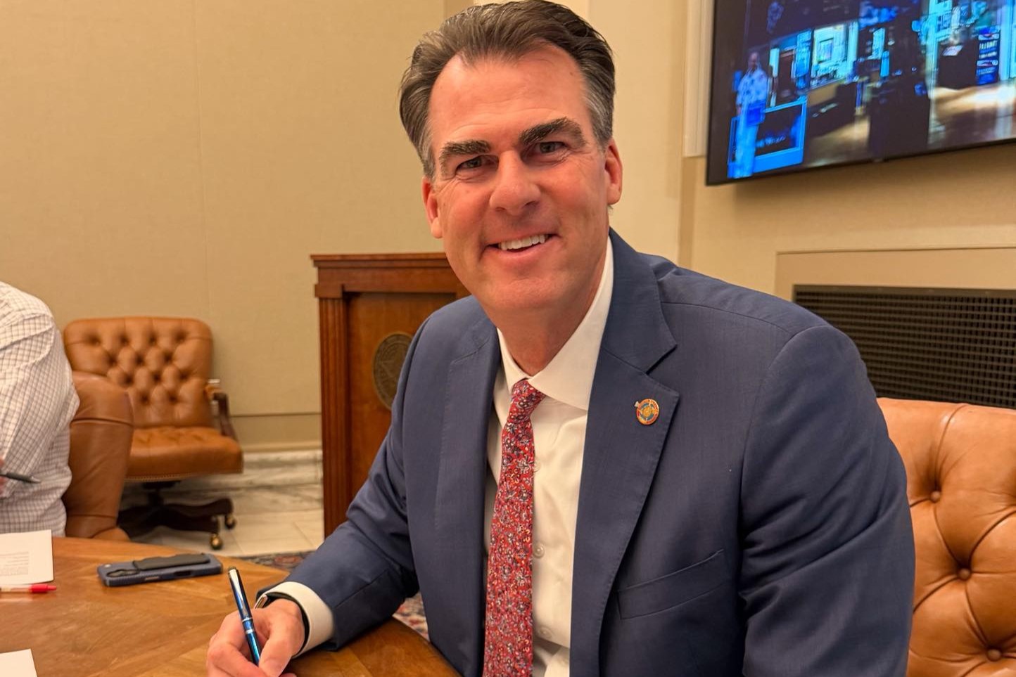 Governor Stitt signs bill he says will eliminate Oklahoma's income tax ...
